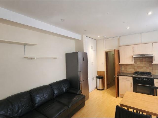 1 Bed Flat, Moorcroft Road, SW16