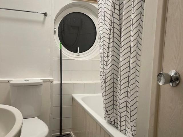1 Bed Flat, Monkton House, SE16