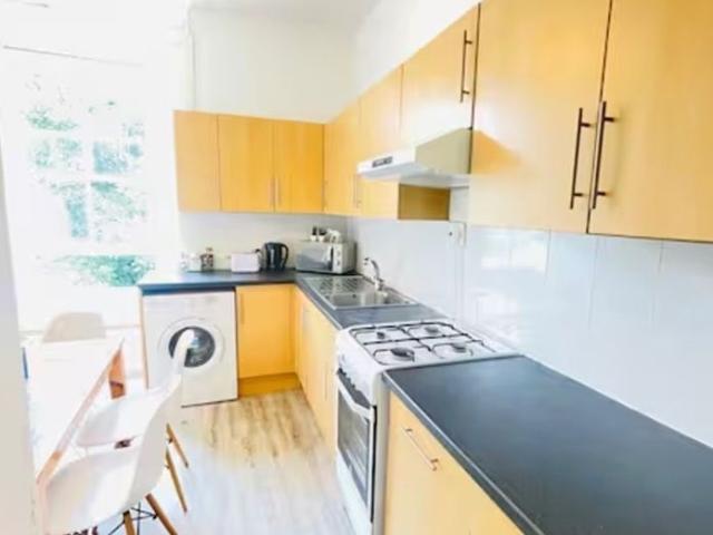 4 Bed Flat, Montague St, EH8