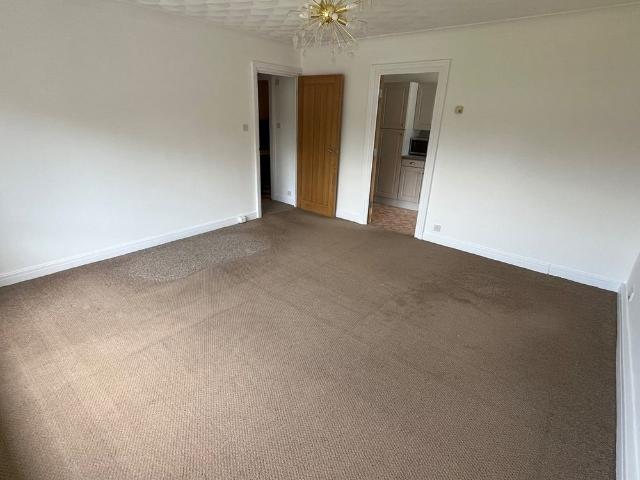 1 Bed Flat, Mosslea Park, L18