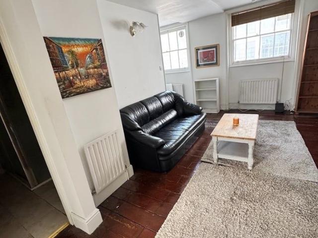 1 Bed Flat, Mornington Crescent, NW1