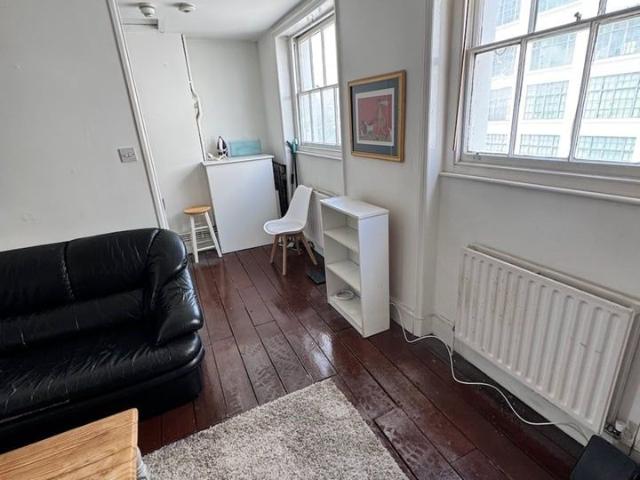 1 Bed Flat, Mornington Crescent, NW1