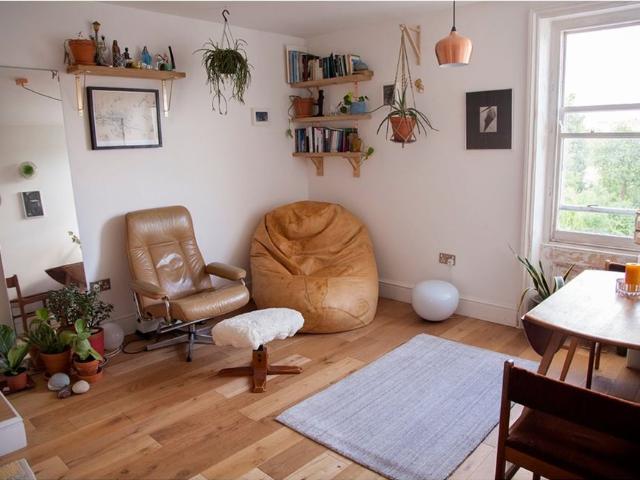 1 Bed Flat, Mount Nod Road, SW16