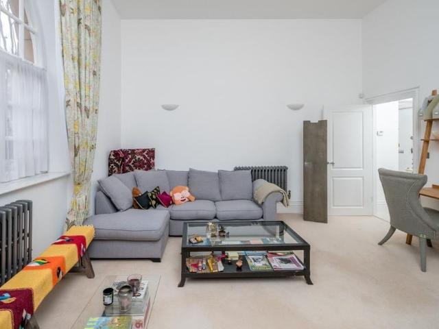 1 Bed Flat, Mountford Mansions, SW11