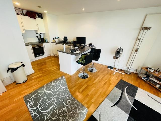 1 Bed Flat, N V Building, M50