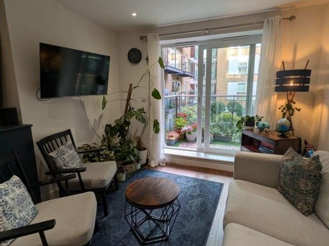 1 Bed Flat, Napier House, W3