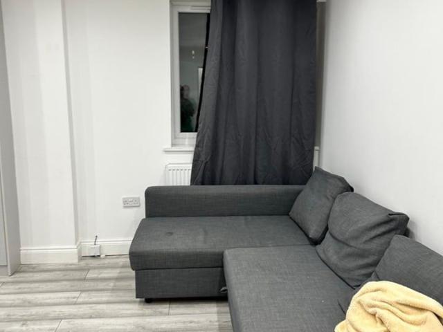 1 Bed Flat, Naval Row, E14