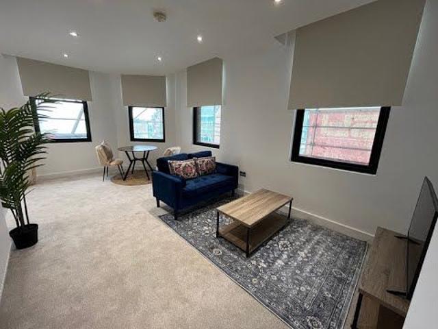 1 Bed Flat, New Briggate, LS2