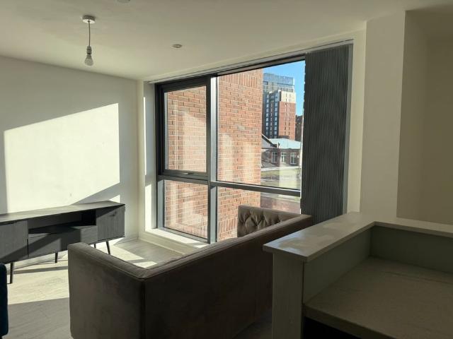 1 Bed Flat, Norfolk St, L1