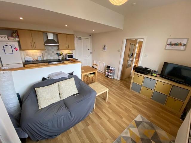 1 Bed Flat, Otley Road, LS16