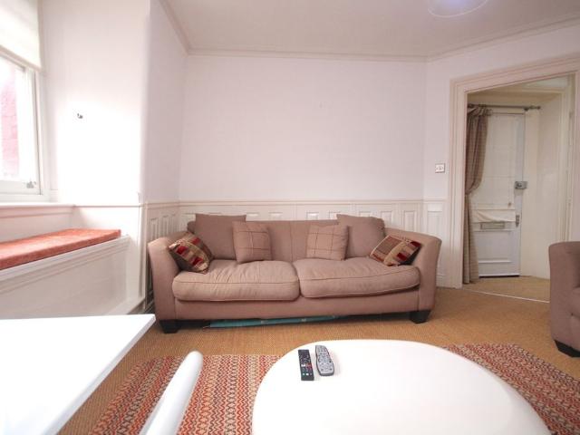 1 Bed Flat, Oxford & Cambridge Mansions, NW1
