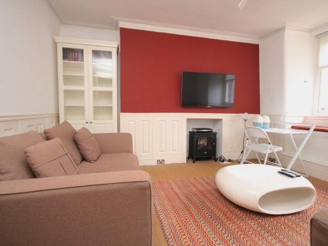 1 Bed Flat, Oxford & Cambridge Mansions, NW1