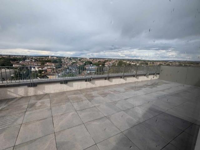 1 Bed Flat, O T O Tower, IG3
