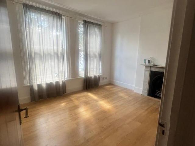 1 Bed Flat, Oakfield Road, CR0