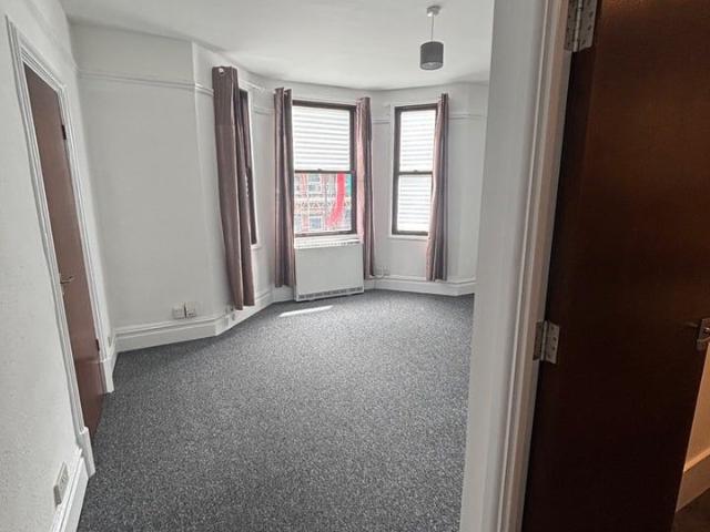 1 Bed Flat, Oakfield Road, CR0
