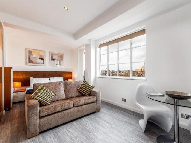 1 Bed Flat, Old Brompton Road, SW7