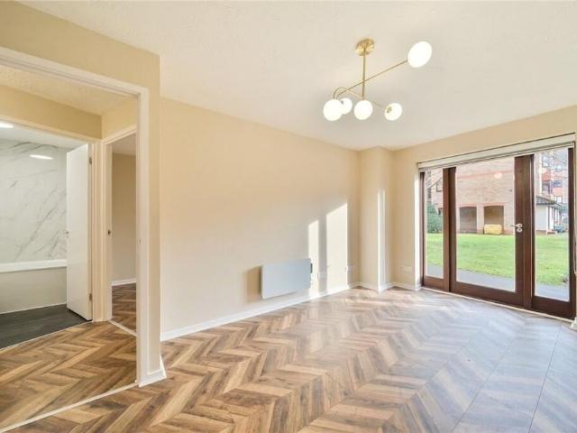 1 Bed Flat, Orchard Grove, SE20