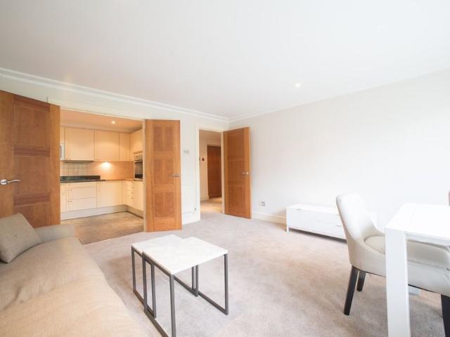 1 Bed Flat, Oriel Drive, SW13