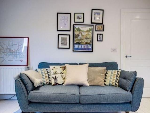1 Bed Flat, Atkins Square, E8