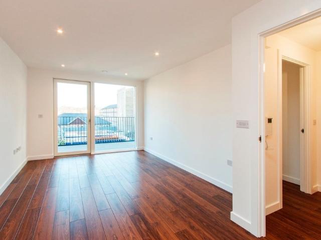 1 Bed Flat, Atkins Square, E8