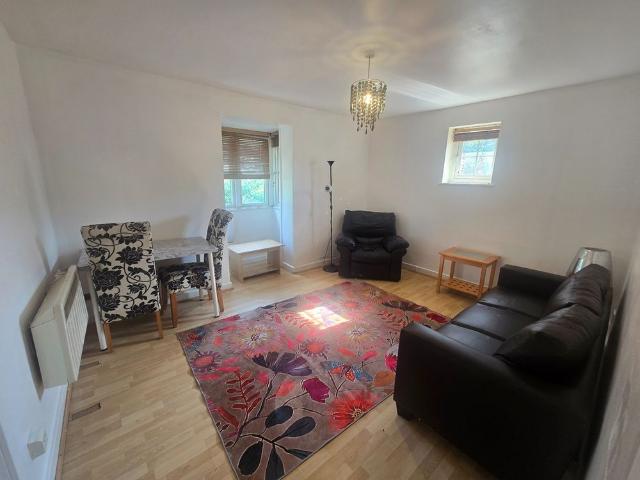 1 Bed Flat, Athol Square, E14