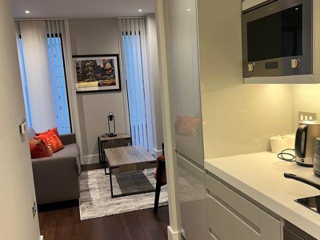1 Bed Flat, Avalon Point, E14