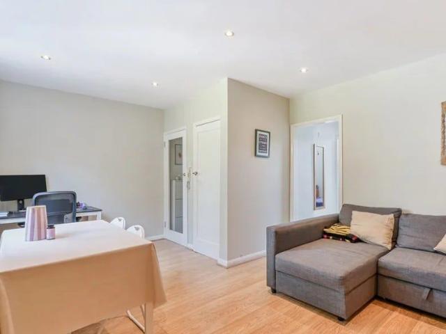 1 Bed Flat, Avondale Road, CR2