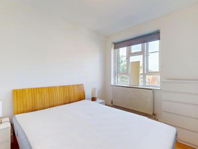 1 Bed Flat, Abercrombie House, W12