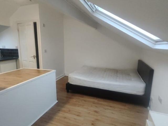 1 Bed Flat, Aberdeen Walk, LS12