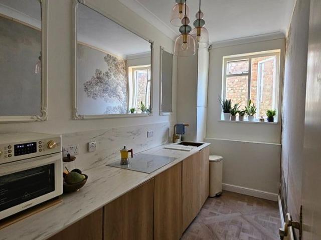 1 Bed Flat, Acacia Road, W3