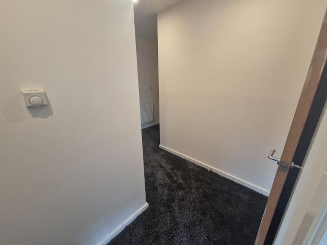 1 Bed Flat, Adler Way, L3