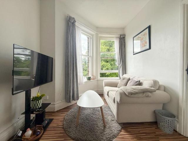 1 Bed Flat, Albany Grove, LU2