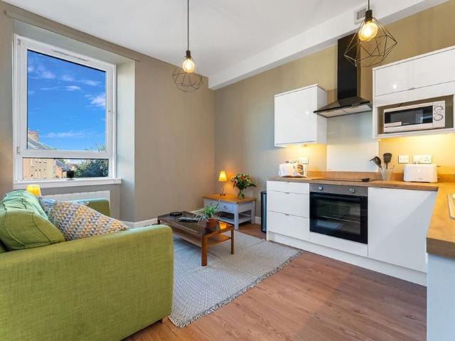 1 Bed Flat, Albert Street, EH7