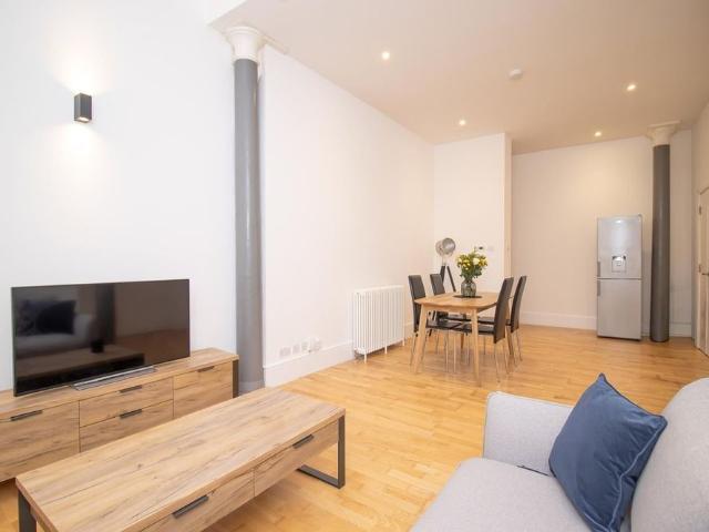 1 Bed Flat, Albion Buildings, N1