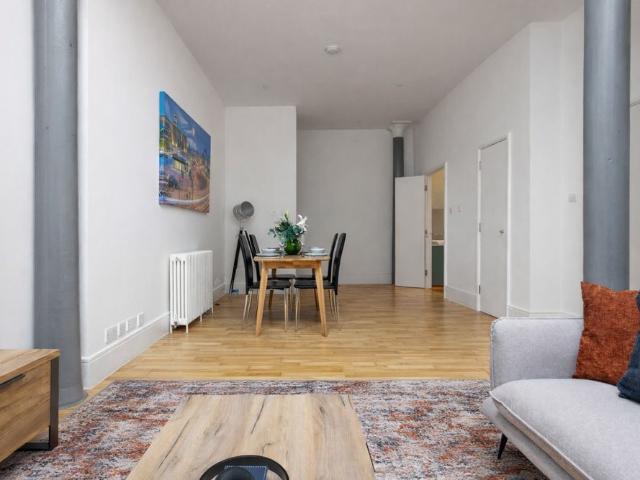 1 Bed Flat, Albion Buildings, N1