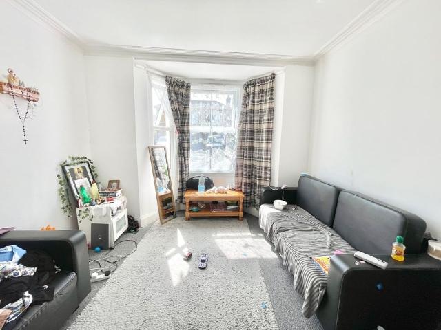 1 Bed Flat, Albion Road, TW3