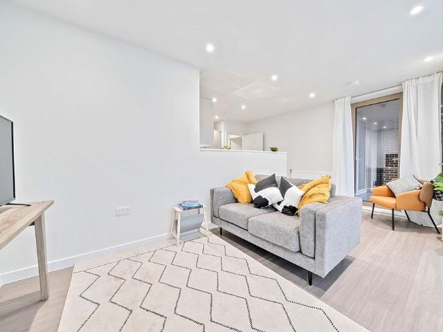 1 Bed Flat, Angel Oak Point, CR0