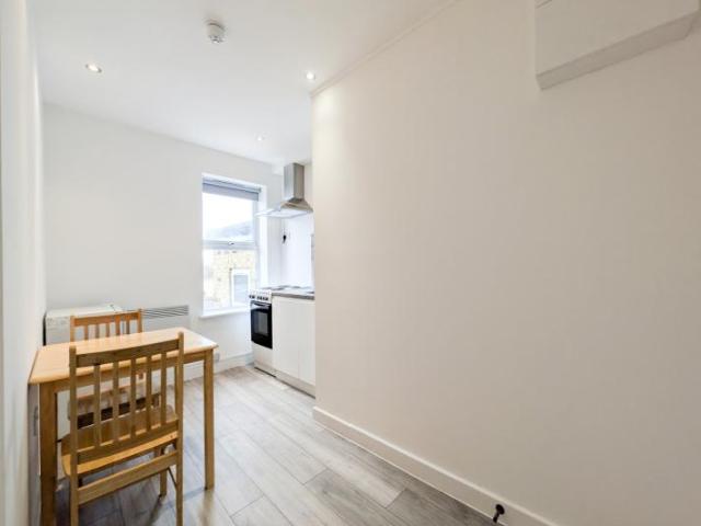 1 bed flat / apartment flat 7, trafalgar road greenwich se10 truepenny's