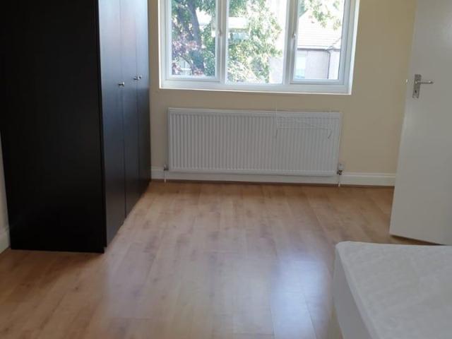 1 Bed Flat, Argyle Road, IG1