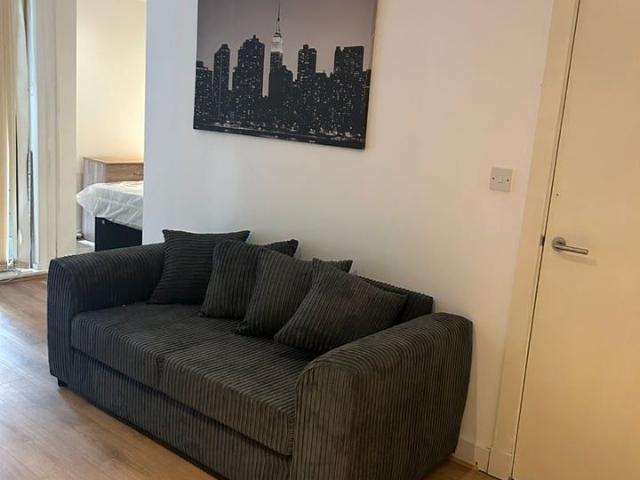 1 Bed Flat, Arundel Street, M15