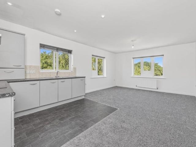 1 Bed Flat, Ash Court, LS14