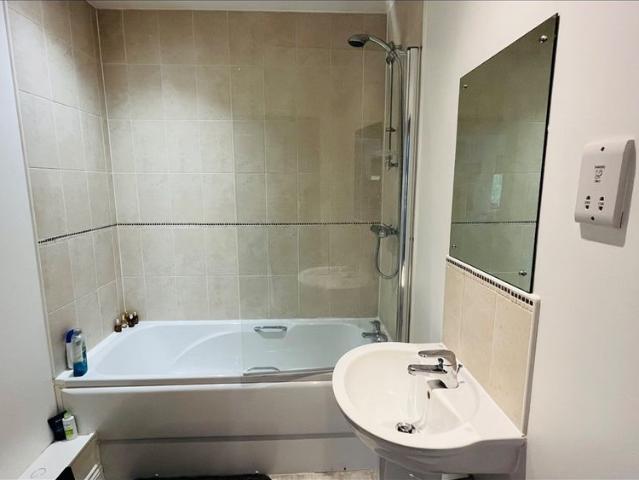 1 Bed Flat, Ash Court, LS14