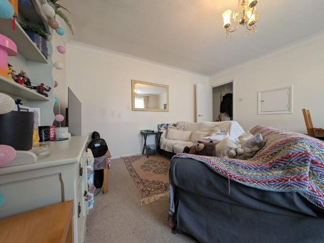 1 Bed Flat, Ash Court, SW19