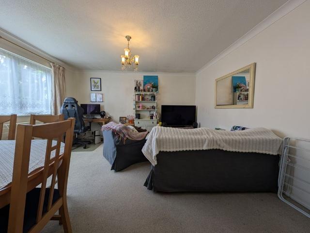 1 Bed Flat, Ash Court, SW19