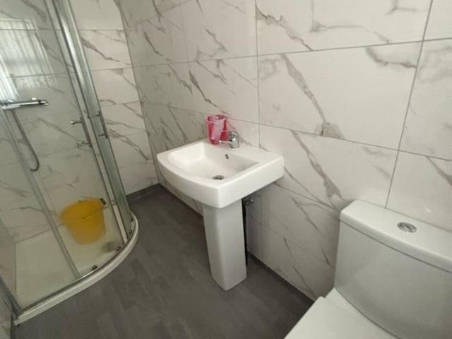 1 Bed Flat, Ashton Mount, LS8