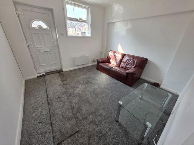 1 Bed Flat, Ashton Road, LU1