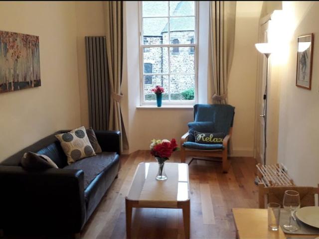 1 Bed Flat, Buccleuch Place, EH8