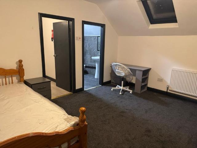 1 Bed Flat, Burley St, LS3