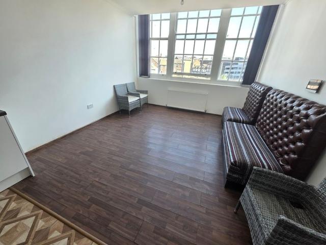 1 Bed Flat, Bute St, LU1