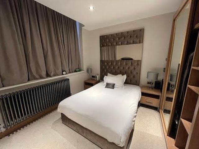 1 Bed Flat, Butts Court, LS1